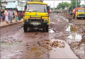 Most of port city roads unfit for traffic | The Daily Star