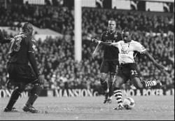Defoe rescues Spurs | The Daily Star