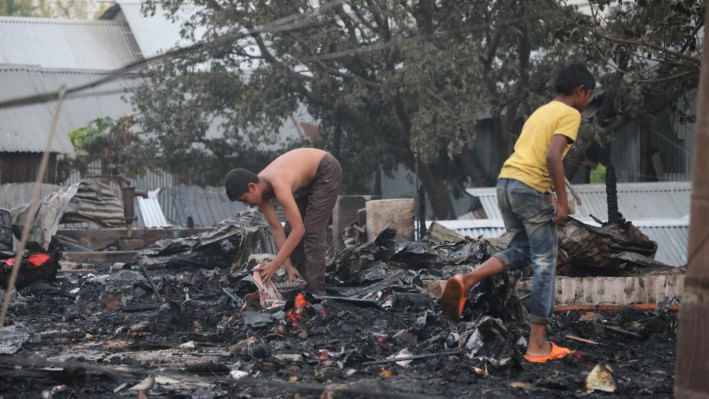 Karail Slum Fire | The Daily Star