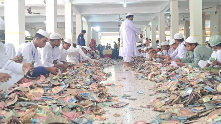Pagla Mosque donation box | The Daily Star