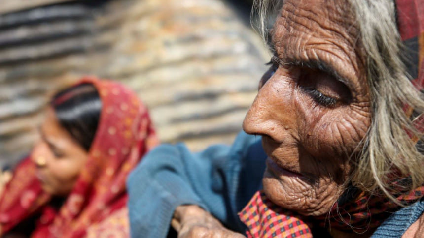 800 people homeless as Madarbari slum catches fire in port city | The ...