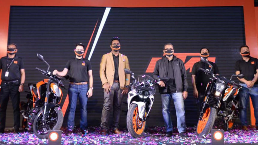 Runner launches two premium motorcycles | The Daily Star