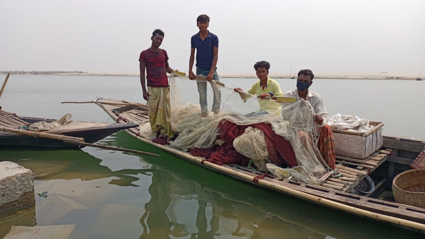 Faced with lack of fish in rivers, fishermen looking elsewhere for ...
