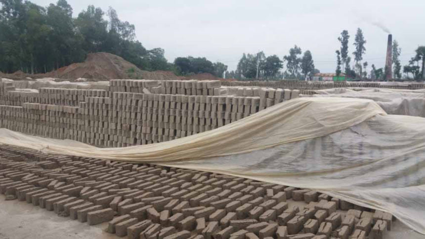 Untimely rain damages huge unbaked bricks | The Daily Star