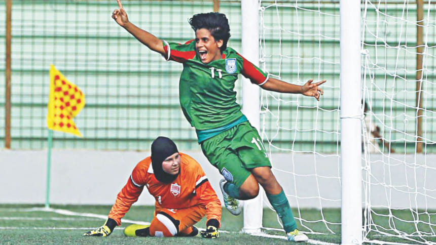 Blistering start for hosts | The Daily Star