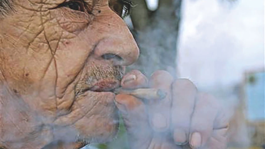 Heavy smoking causes faces to look older | The Daily Star