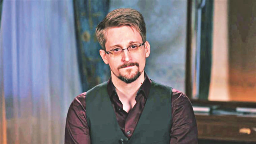 Putin grants Edward Snowden Russian citizenship | The Daily Star
