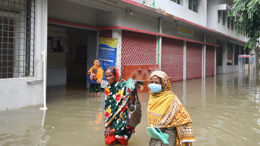 Flood worsens in Gaibandha; upazila health complex inundated