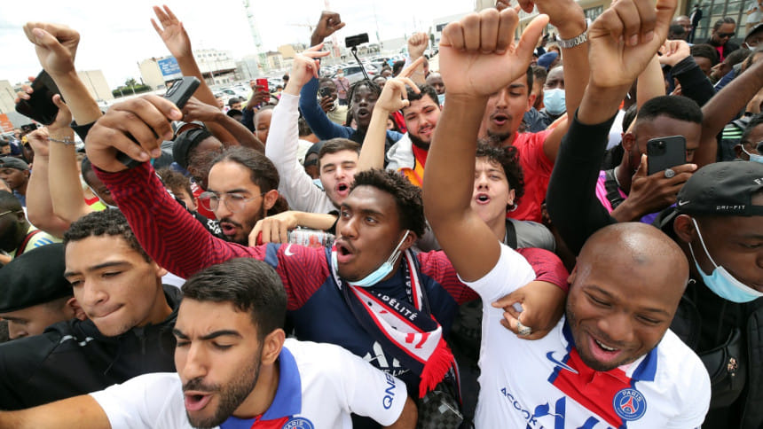 Messi gets hero's welcome after agreeing to join PSG | The Daily Star
