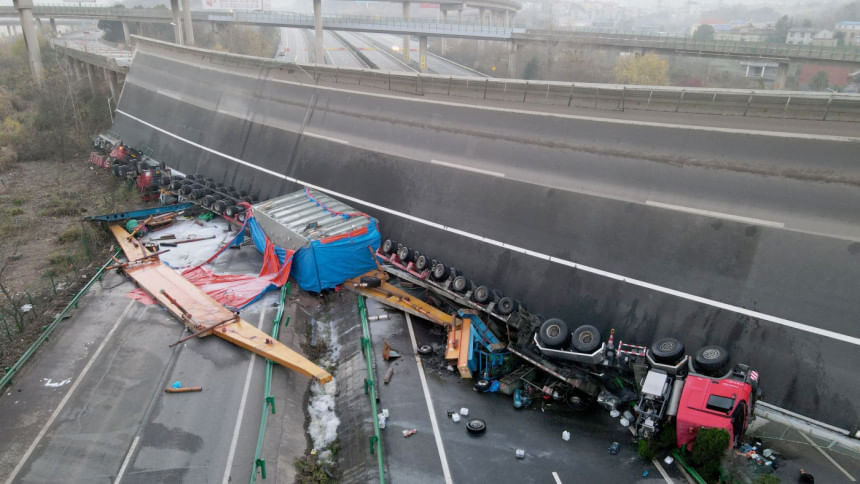 4 killed as expressway bridge collapses in China | The Daily Star