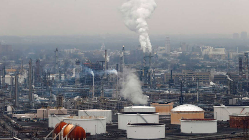 Oil falls on demand concerns, strong dollar | The Daily Star