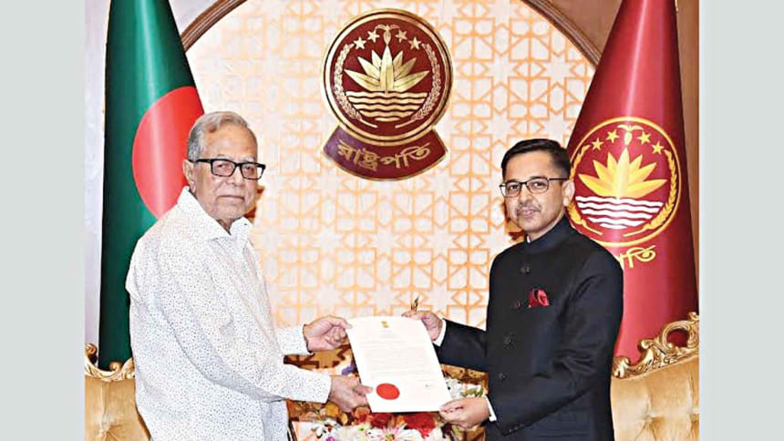 New Indian envoy presents credentials to the president | The Daily Star
