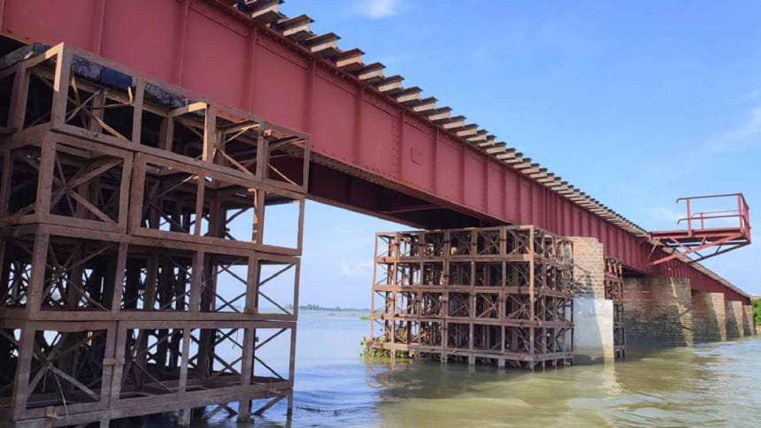 Renovation of century-old bridge resumes | The Daily Star