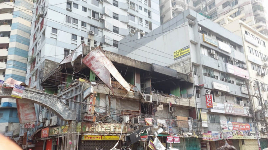 Science lab explosion a massive accident: Fire Service DG | The Daily Star