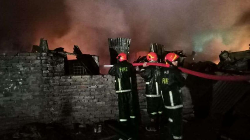 7 injured in Sweeper Colony fire | The Daily Star