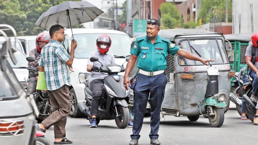Braving scorching heat in the line of duty | The Daily Star