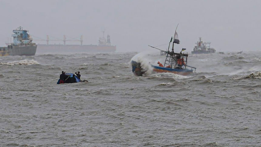 Five killed as Cyclone Midhili crosses coast | The Daily Star