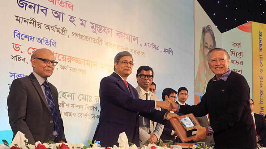 Shahnaz Rahman, Mahfuz Anam, Matiur Rahman receive top taxpayer award ...