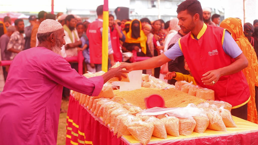 Bidyanondo Foundation Rojar Bazaar: Bidyanondo sells essentials to the ...