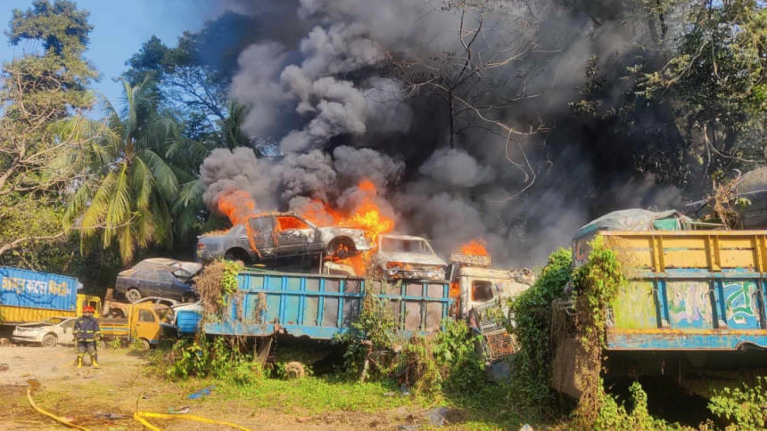 Fire at lot next to Shahbagh Police Station doused after an hour | The ...