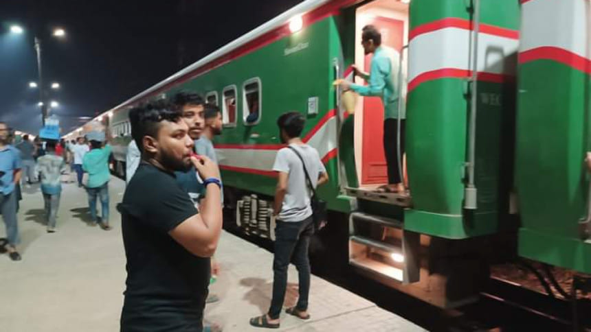 Gazipur Garment Workers' Eid Special Train | Special Eid train for garment workers starts today ...