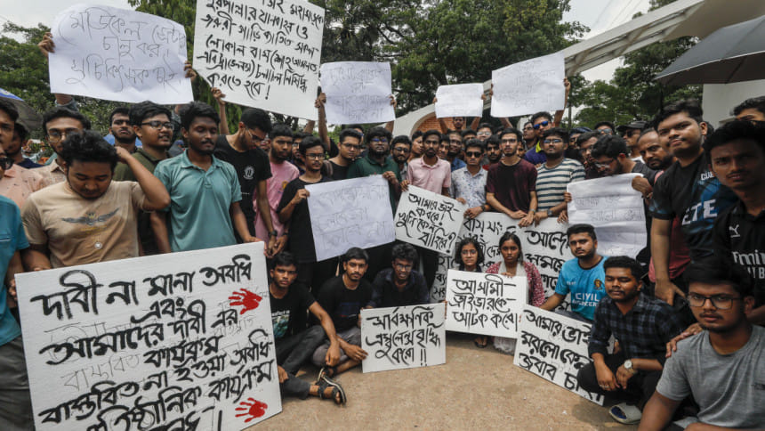 Cuet Students Protest | Cuet students block Kaptai road for 8 hours ...