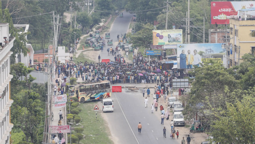 Cuet Students Protest | Cuet students block Kaptai road for 8 hours ...