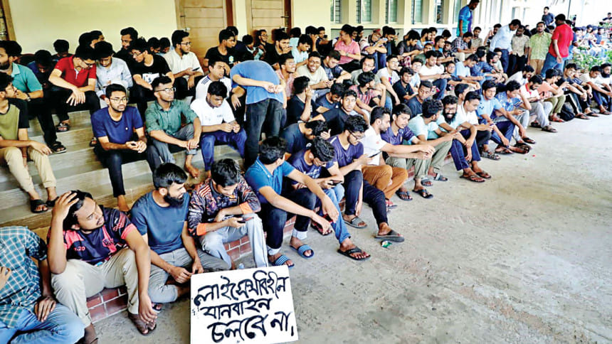 Cuet students suspend road safety protests | Protest at Cuet: Students ...