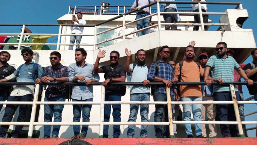Joyous Homecoming for MV Abdullah Crew in Chattogram | MV Abdullah crew ...