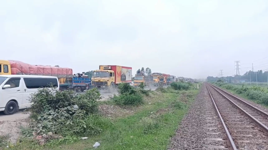 Eid home rush: 15km tailback on Tangail side of Bangabandhu Bridge ...