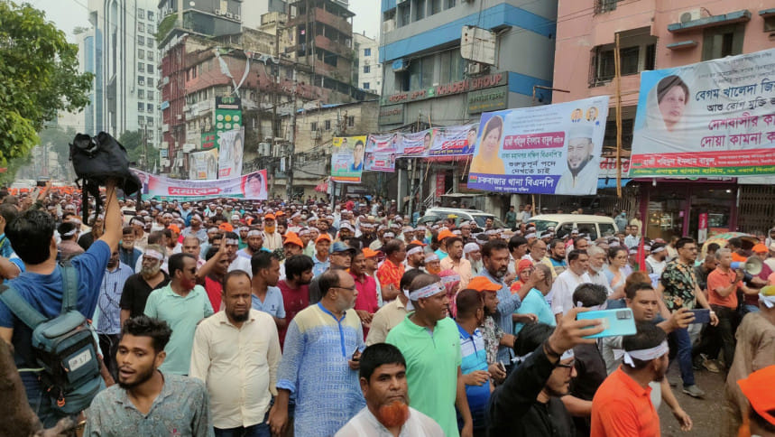 BNP activists start gathering at Nayapaltan venue ahead of 3pm rally ...