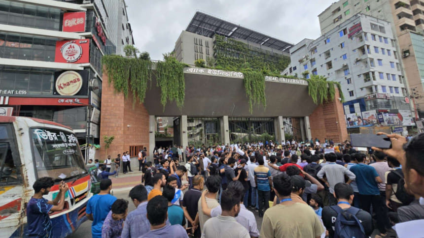 BRAC University Students Quota Reform Protest | Quota protest: BRAC ...