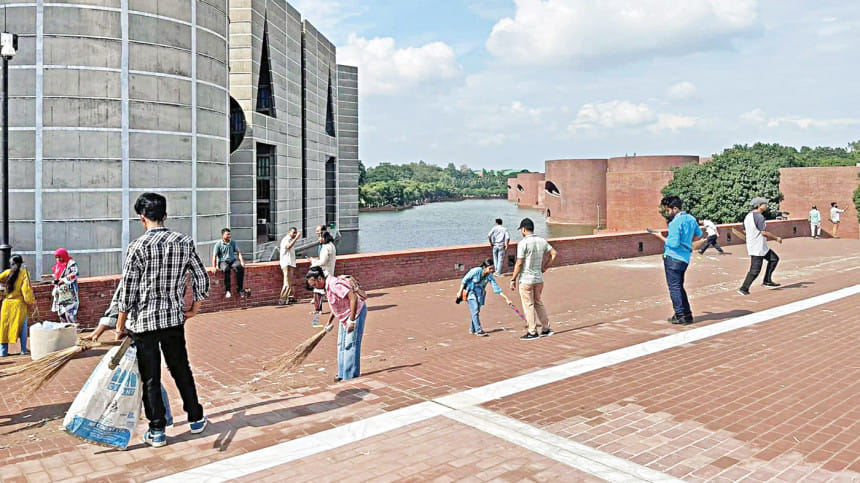 Students step up to ensure order | The Daily Star