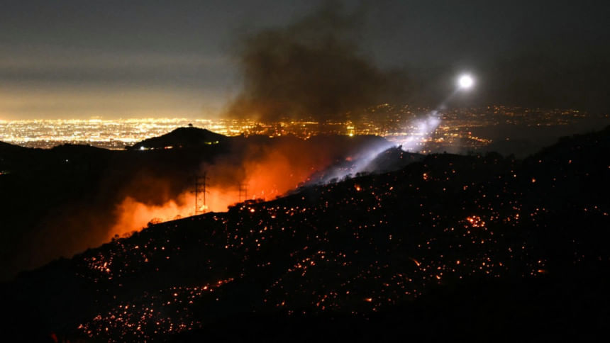 Strong winds threaten to spread LA inferno | The Daily Star