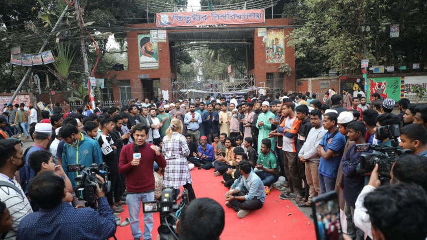 Titumir College students block road again | The Daily Star