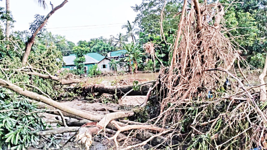 Feni Flood Damage 2025 | Feni floodwaters recede, leave trails of ...