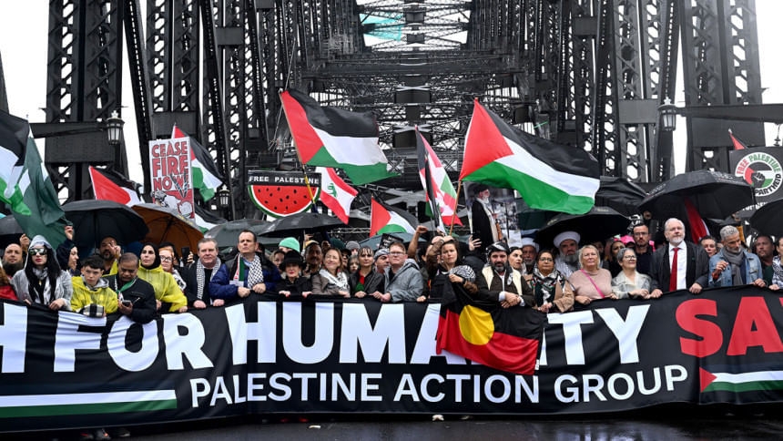 Tens of thousands join pro-Palestinian march over Sydney Harbour Bridge ...