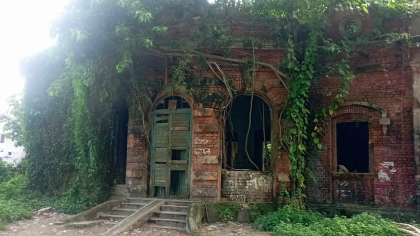Satyajit Ray’s ancestral house in ruins | The Daily Star