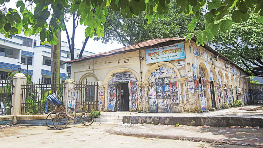 Life in the Hallowed Halls of DU | The Daily Star