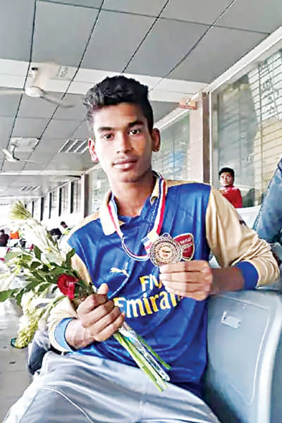 Sprinter takes up sickle with eyes on the track | The Daily Star