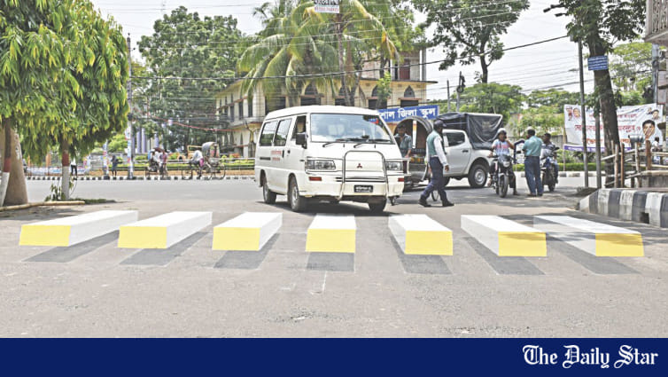 3D zebra crossings turn heads in Barishal | The Daily Star