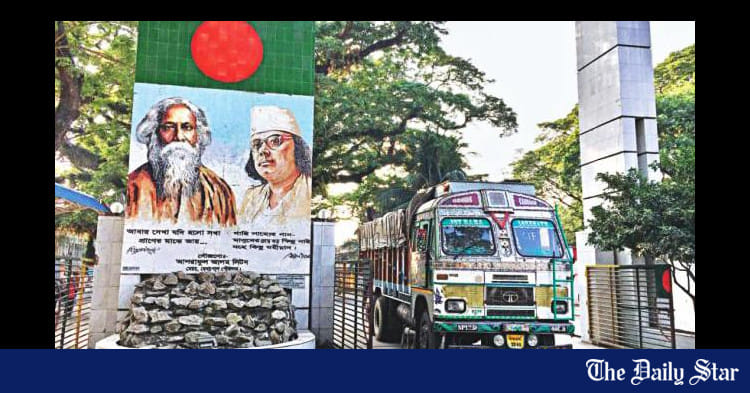 500 Indians leave through Benapole | The Daily Star