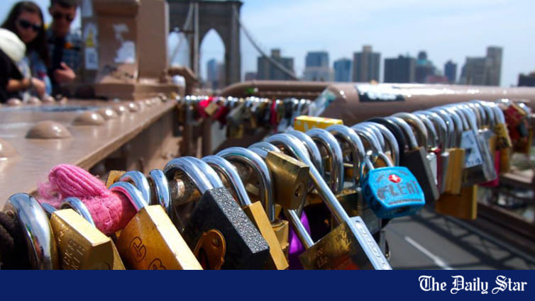 Is love worth $100? Brooklyn Bridge padlocks lead to fines | The Daily Star