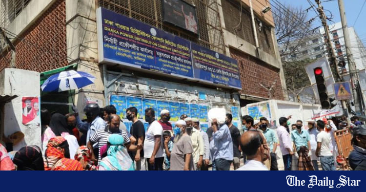 Hundreds without electricity throng DPDC to pay bills