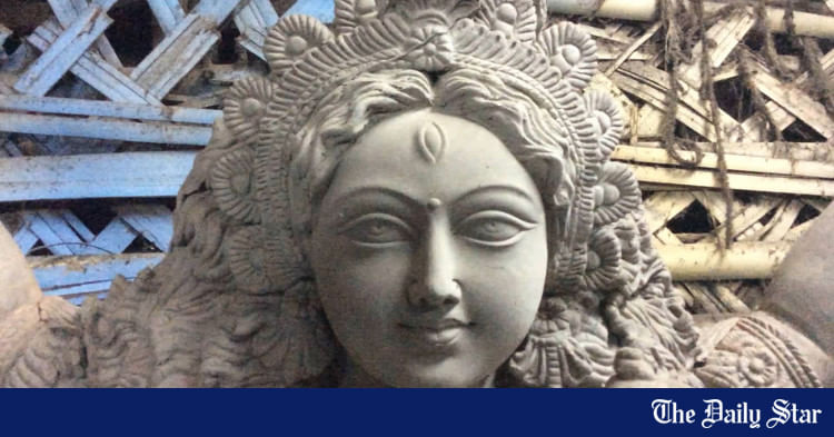 Ma Durga: Pliant soil to goddess with reverent touch of artisan (video ...
