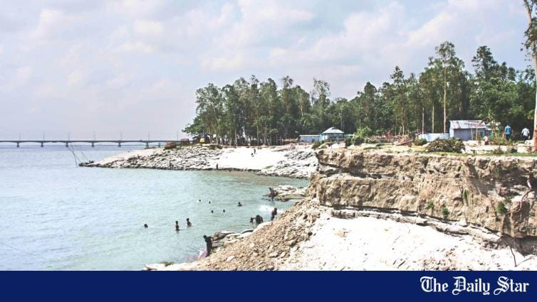 Sand lifting puts villages along Jamuna under threat | The Daily Star