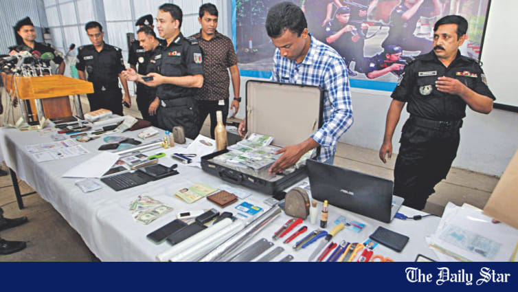 10 members of fraud gang held | The Daily Star