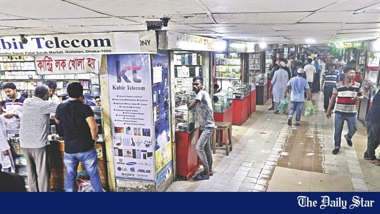 Gulistan Underground Market in Dhaka: Where techie and sketchy coexist
