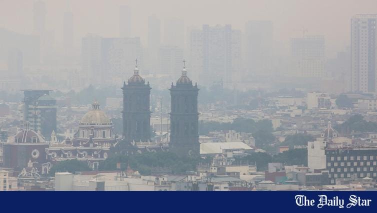 Life goes on under cloud of smog in Mexico City | The Daily Star