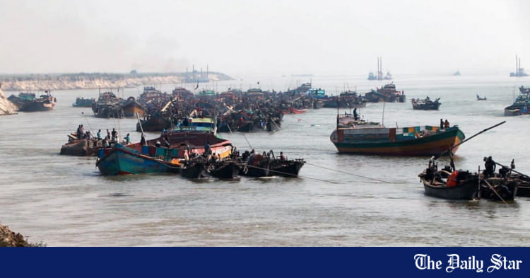 Mindless sand lifting wreaks havoc in Padma, Jamuna rivers | The Daily Star